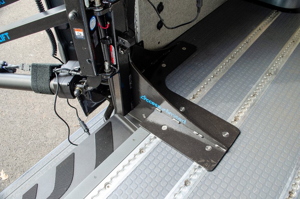 ML_REAR_DOOR_RV_MOUNT_MERCEDES_SPRINTER_MANUAL_ROTATION_WHEELCHAIR_LIFT